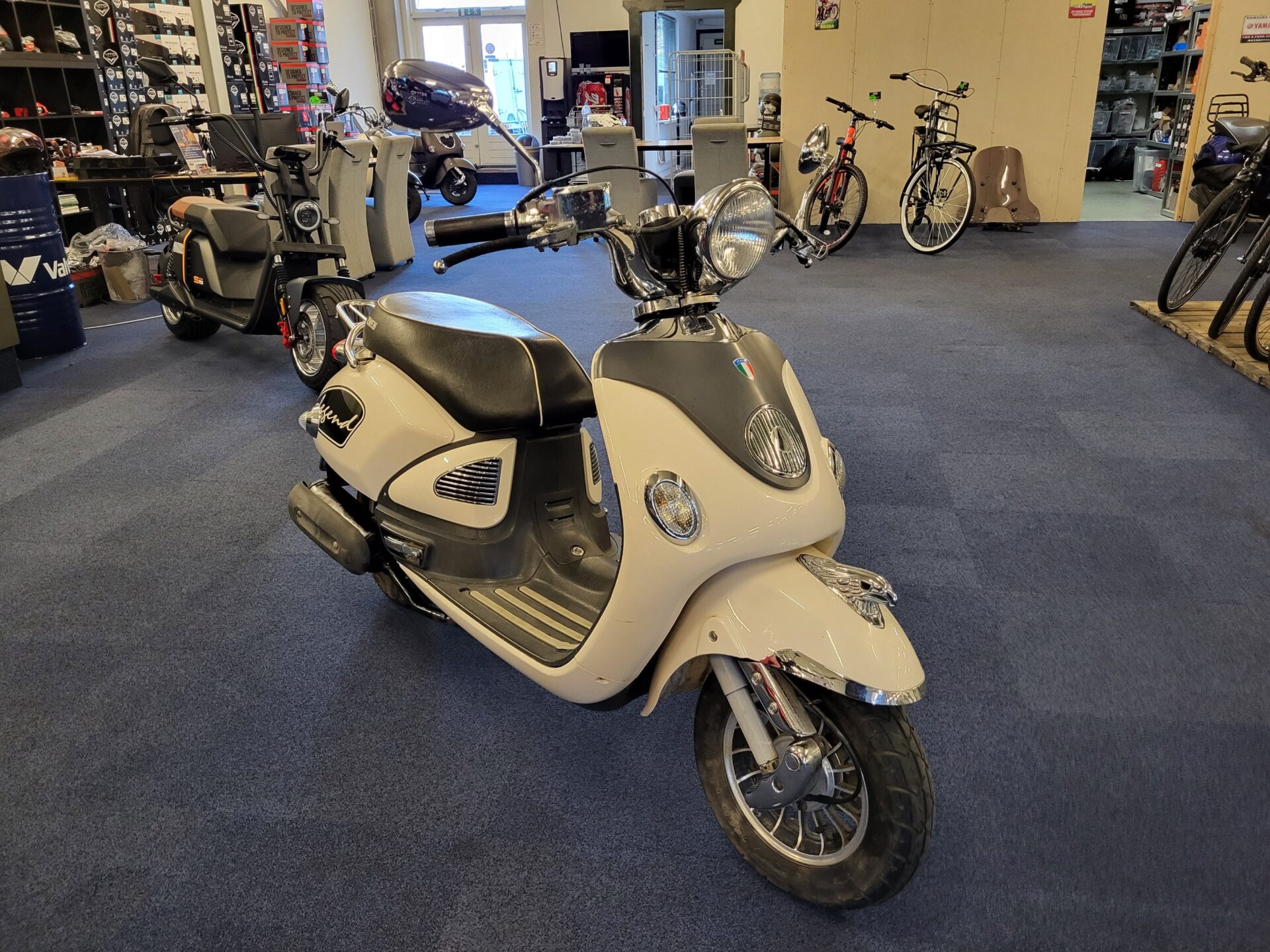 ZNEN Legend 25km of 45km retro scooter 2012 (F-644-HL) - Wheelerworks.nl
