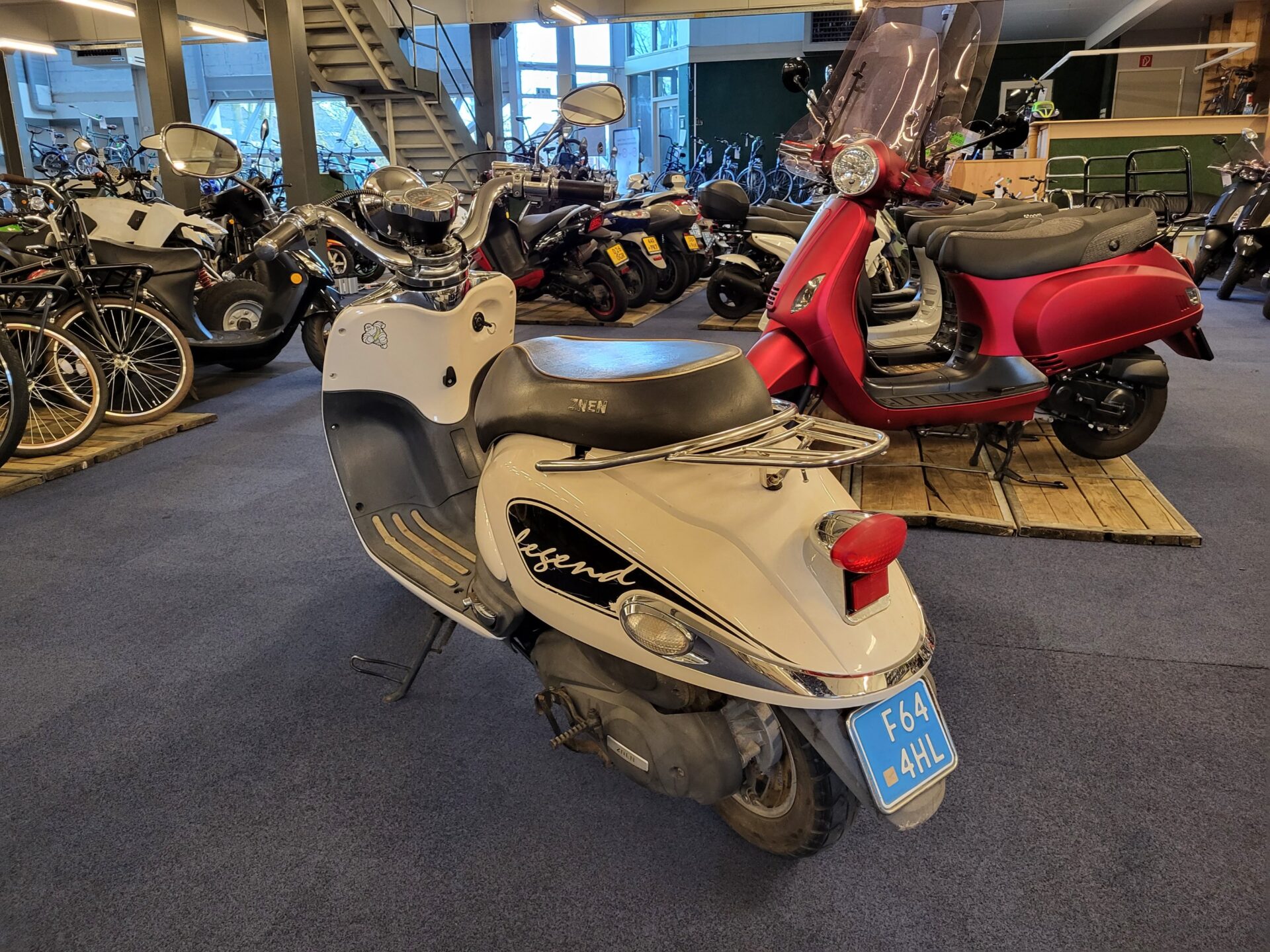 ZNEN Legend 25km of 45km retro scooter 2012 (F-644-HL) - Wheelerworks.nl