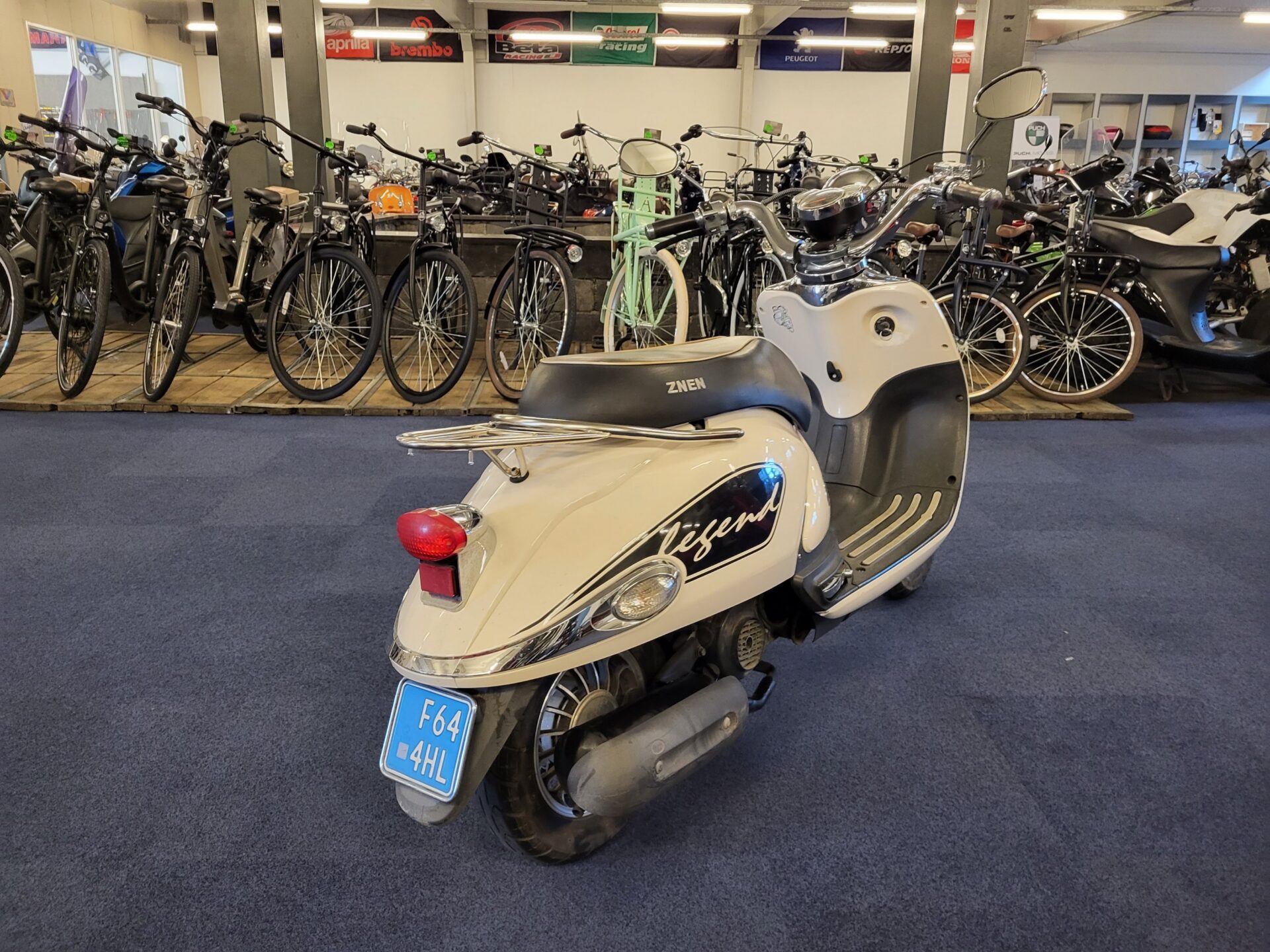 ZNEN Legend 25km of 45km retro scooter 2012 (F-644-HL) - Wheelerworks.nl