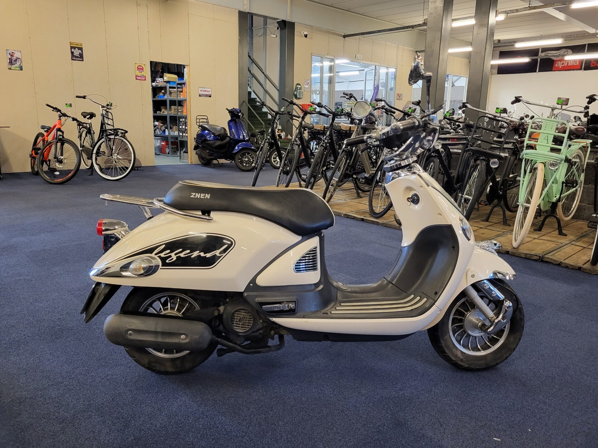 ZNEN Legend 25km of 45km retro scooter 2012 (F-644-HL) - Wheelerworks.nl
